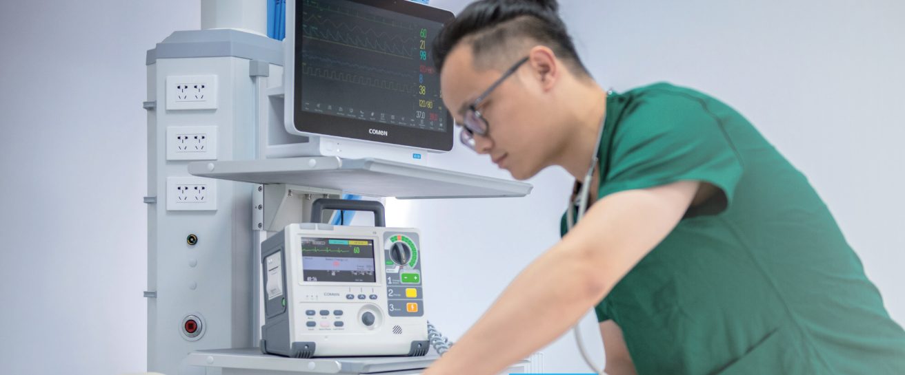 Desfibrilador bifásico joules, Monitor Comen S8 Innovador